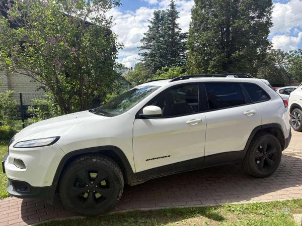 Balts Jeep Cherokee 2016 Viļņa, ar dzinēja tilpumu 2.18 L un nobraukumu 252 tūkst. km par 7200 €, foto 1 vietnē AUTOMOTO.COM.LV