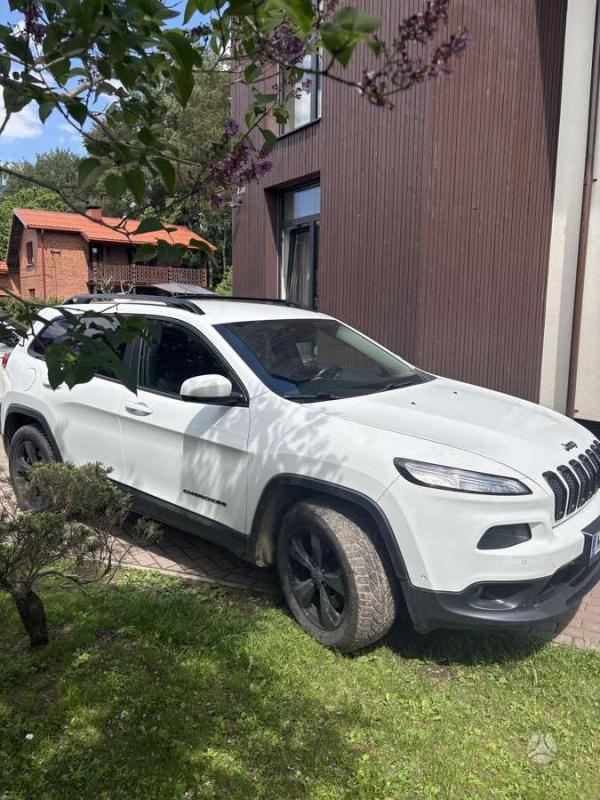 Balts Jeep Cherokee 2016 Viļņa, ar dzinēja tilpumu 2.18 L un nobraukumu 252 tūkst. km par 7200 €, foto 2 vietnē AUTOMOTO.COM.LV