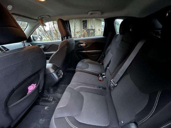 Balts Jeep Cherokee 2016 Viļņa, ar dzinēja tilpumu 2.18 L un nobraukumu 252 tūkst. km par 7200 €, foto 6 vietnē AUTOMOTO.COM.LV