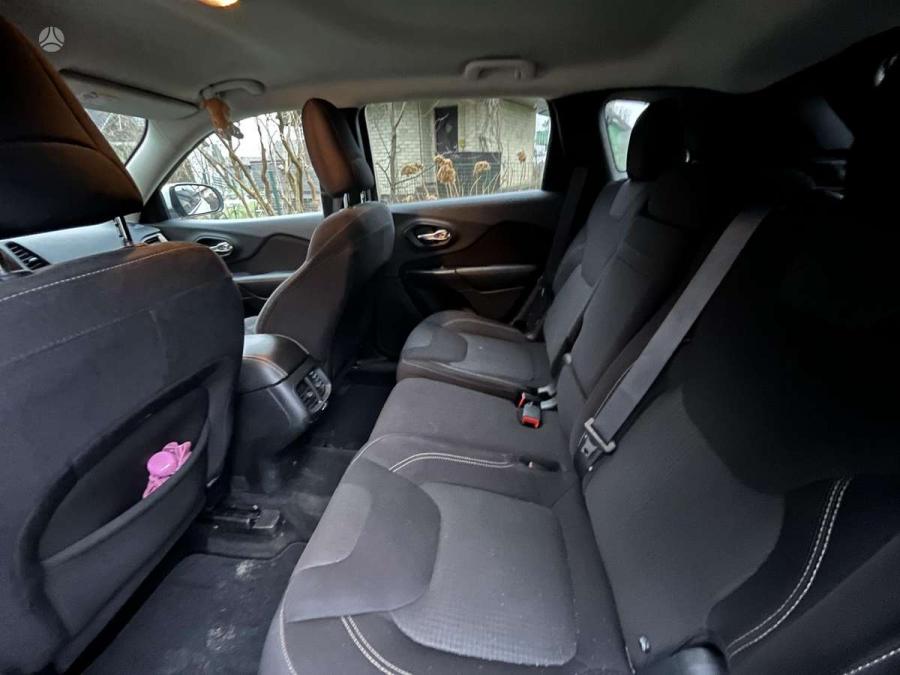 Balts Jeep Cherokee 2016 Viļņa, ar dzinēja tilpumu 2.18 L un nobraukumu 252 tūkst. km par 7200 €, foto 7 vietnē AUTOMOTO.COM.LV