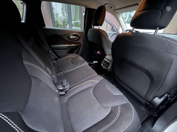 Balts Jeep Cherokee 2016 Viļņa, ar dzinēja tilpumu 2.18 L un nobraukumu 252 tūkst. km par 7200 €, foto 7 vietnē AUTOMOTO.COM.LV