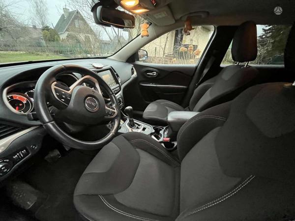 Balts Jeep Cherokee 2016 Viļņa, ar dzinēja tilpumu 2.18 L un nobraukumu 252 tūkst. km par 7200 €, foto 8 vietnē AUTOMOTO.COM.LV