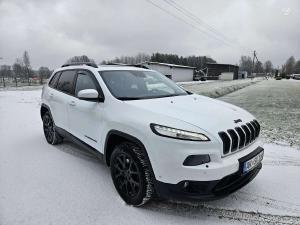White Jeep Cherokee 2017 in Vilnius, with an engine capacity of 2.18 L and mileage of 136 thousand km for 12500 €, photo 23 on AUTOMOTO.COM.LV