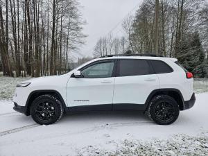 White Jeep Cherokee 2017 in Vilnius, with an engine capacity of 2.18 L and mileage of 136 thousand km for 12500 €, photo 28 on AUTOMOTO.COM.LV