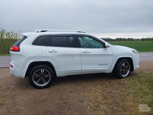 Balts Jeep Cherokee 2017 Ariogala, ar dzinēja tilpumu 2.20 L un nobraukumu 223 tūkst. km par 8000 €, foto 2 vietnē AUTOMOTO.COM.LV