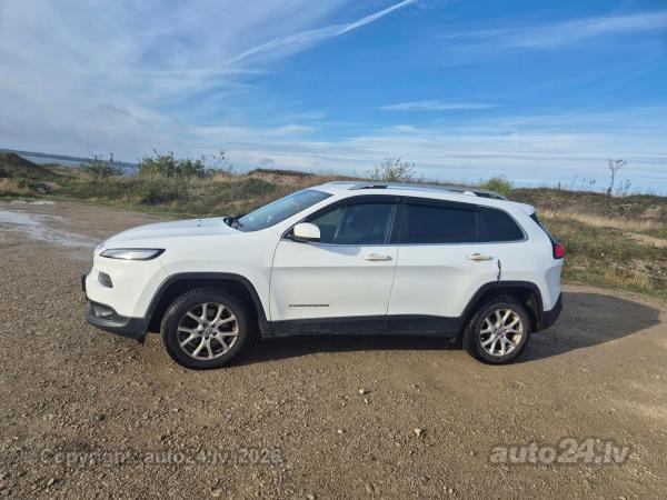 Balts Jeep Cherokee 2017 Tallina, ar dzinēja tilpumu 2.20 L un nobraukumu 164 tūkst. km par 11500 €, foto 1 vietnē AUTOMOTO.COM.LV