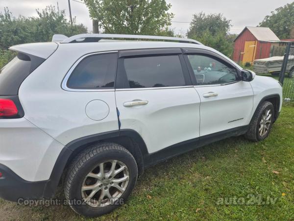 Balts Jeep Cherokee 2017 Tallina, ar dzinēja tilpumu 2.20 L un nobraukumu 164 tūkst. km par 11500 €, foto 4 vietnē AUTOMOTO.COM.LV