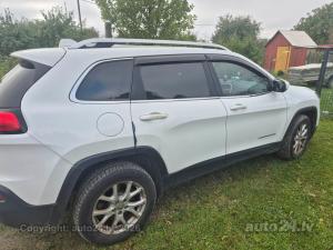 Balts Jeep Cherokee 2017 Tallina, ar dzinēja tilpumu 2.20 L un nobraukumu 164 tūkst. km par 11500 €, foto 4 vietnē AUTOMOTO.COM.LV