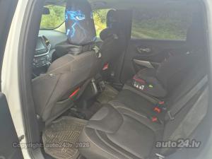 Balts Jeep Cherokee 2017 Tallina, ar dzinēja tilpumu 2.20 L un nobraukumu 164 tūkst. km par 11500 €, foto 8 vietnē AUTOMOTO.COM.LV