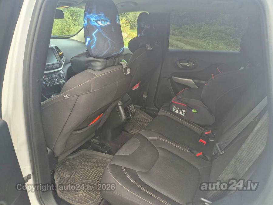 Balts Jeep Cherokee 2017 Tallina, ar dzinēja tilpumu 2.20 L un nobraukumu 164 tūkst. km par 11500 €, foto 8 vietnē AUTOMOTO.COM.LV