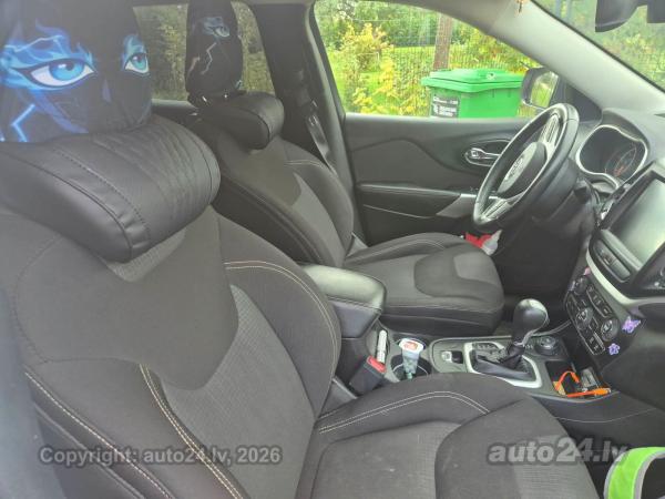 Balts Jeep Cherokee 2017 Tallina, ar dzinēja tilpumu 2.20 L un nobraukumu 164 tūkst. km par 11500 €, foto 9 vietnē AUTOMOTO.COM.LV