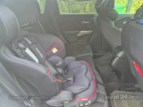 Balts Jeep Cherokee 2017 Tallina, ar dzinēja tilpumu 2.20 L un nobraukumu 164 tūkst. km par 11500 €, foto 10 vietnē AUTOMOTO.COM.LV