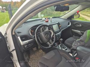 Balts Jeep Cherokee 2017 Tallina, ar dzinēja tilpumu 2.20 L un nobraukumu 164 tūkst. km par 11500 €, foto 13 vietnē AUTOMOTO.COM.LV