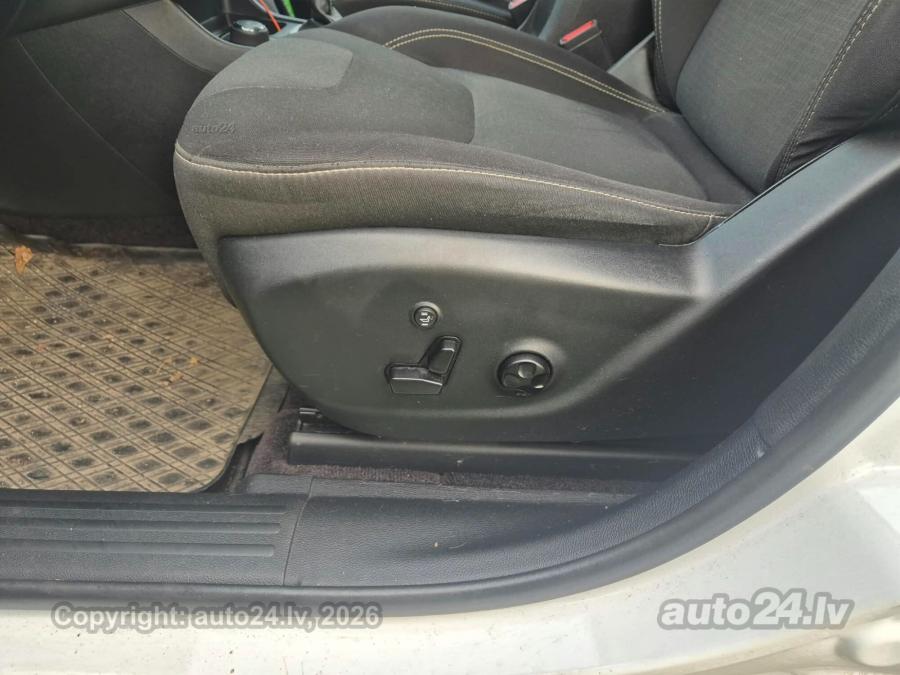 Balts Jeep Cherokee 2017 Tallina, ar dzinēja tilpumu 2.20 L un nobraukumu 164 tūkst. km par 11500 €, foto 17 vietnē AUTOMOTO.COM.LV