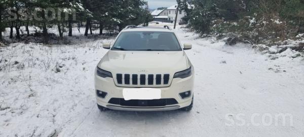 Balts Jeep Cherokee 2018 Ventspils, ar dzinēja tilpumu 2.20 L un nobraukumu 142 tūkst. km par 17490 €, foto 2 vietnē AUTOMOTO.COM.LV