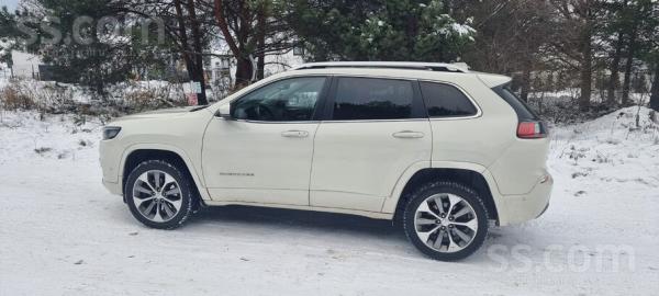 Balts Jeep Cherokee 2018 Ventspils, ar dzinēja tilpumu 2.20 L un nobraukumu 142 tūkst. km par 17490 €, foto 7 vietnē AUTOMOTO.COM.LV