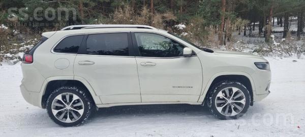 Balts Jeep Cherokee 2018 Ventspils, ar dzinēja tilpumu 2.20 L un nobraukumu 142 tūkst. km par 17990 €, foto 2 vietnē AUTOMOTO.COM.LV