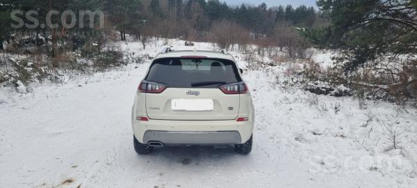 Balts Jeep Cherokee 2018 Ventspils, ar dzinēja tilpumu 2.20 L un nobraukumu 142 tūkst. km par 17990 €, foto 3 vietnē AUTOMOTO.COM.LV