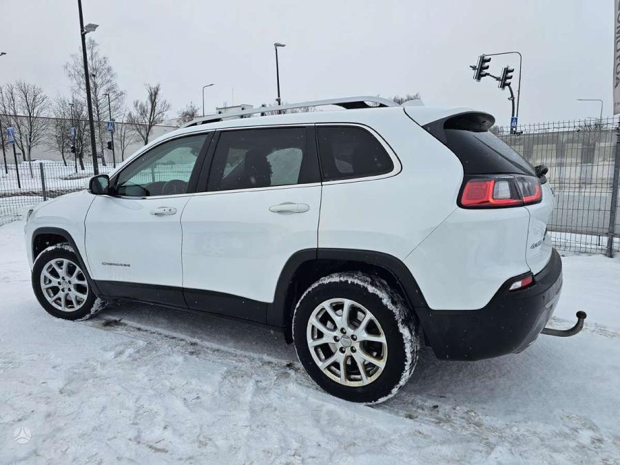 Balts Jeep Cherokee 2018 Kauņa, ar dzinēja tilpumu 2.18 L un nobraukumu 189 tūkst. km par 14150 €, foto 4 vietnē AUTOMOTO.COM.LV