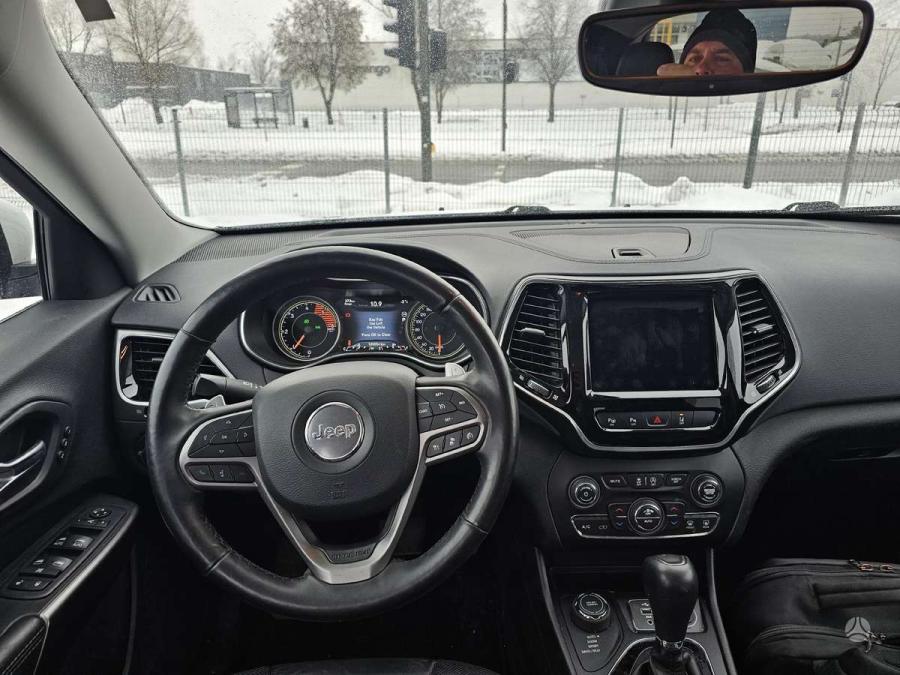Balts Jeep Cherokee 2018 Kauņa, ar dzinēja tilpumu 2.18 L un nobraukumu 189 tūkst. km par 14150 €, foto 31 vietnē AUTOMOTO.COM.LV