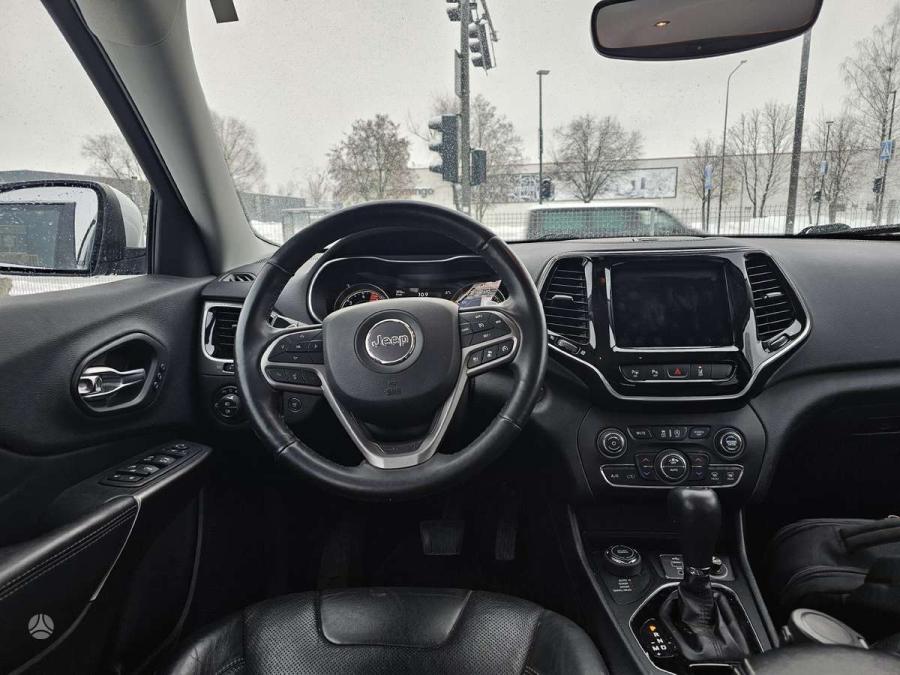 Balts Jeep Cherokee 2018 Kauņa, ar dzinēja tilpumu 2.18 L un nobraukumu 189 tūkst. km par 14150 €, foto 33 vietnē AUTOMOTO.COM.LV