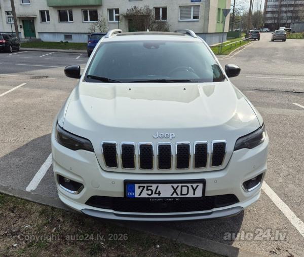Jeep Cherokee 2018 in Tallinn on AUTOMOTO.COM.LV White Jeep Cherokee 2018 in Tallinn, with an engine capacity of 2.20 L and mileage of 235 thousand km for 10999 €, photo 3 on AUTOMOTO.COM.LV