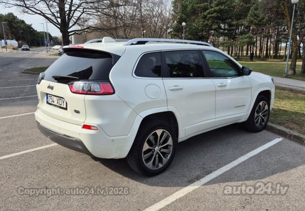 Jeep Cherokee 2018 in Tallinn on AUTOMOTO.COM.LV White Jeep Cherokee 2018 in Tallinn, with an engine capacity of 2.20 L and mileage of 235 thousand km for 10999 €, photo 4 on AUTOMOTO.COM.LV
