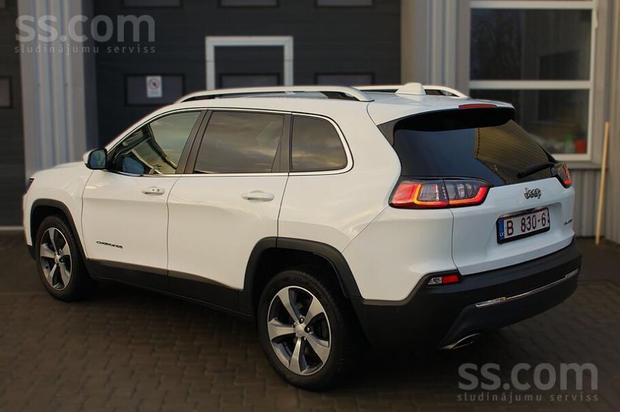White Jeep Cherokee 2019 in Riga, with an engine capacity of 2.20 L and mileage of 0 thousand km for 15950 €, photo 3 on AUTOMOTO.COM.LV