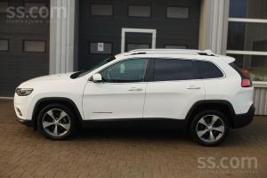 White Jeep Cherokee 2019 in Riga, with an engine capacity of 2.20 L and mileage of 0 thousand km for 15950 €, photo 4 on AUTOMOTO.COM.LV