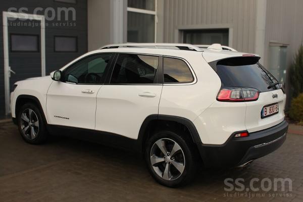 White Jeep Cherokee 2019 in Riga, with an engine capacity of 2.20 L and mileage of 0 thousand km for 15950 €, photo 4 on AUTOMOTO.COM.LV