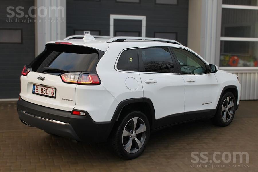 White Jeep Cherokee 2019 in Riga, with an engine capacity of 2.20 L and mileage of 0 thousand km for 15950 €, photo 7 on AUTOMOTO.COM.LV
