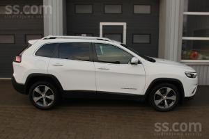 White Jeep Cherokee 2019 in Riga, with an engine capacity of 2.20 L and mileage of 0 thousand km for 15950 €, photo 8 on AUTOMOTO.COM.LV