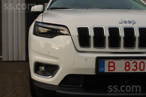 White Jeep Cherokee 2019 in Riga, with an engine capacity of 2.20 L and mileage of 0 thousand km for 15950 €, photo 10 on AUTOMOTO.COM.LV