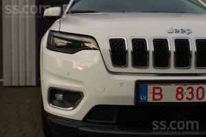 White Jeep Cherokee 2019 in Riga, with an engine capacity of 2.20 L and mileage of 0 thousand km for 15950 €, photo 11 on AUTOMOTO.COM.LV