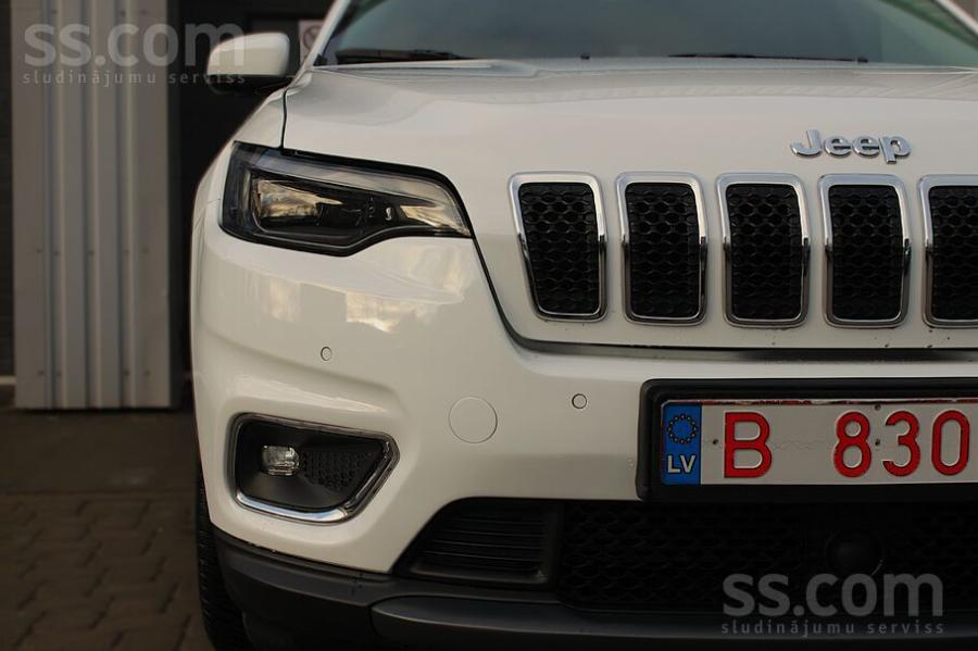 White Jeep Cherokee 2019 in Riga, with an engine capacity of 2.20 L and mileage of 0 thousand km for 15950 €, photo 11 on AUTOMOTO.COM.LV