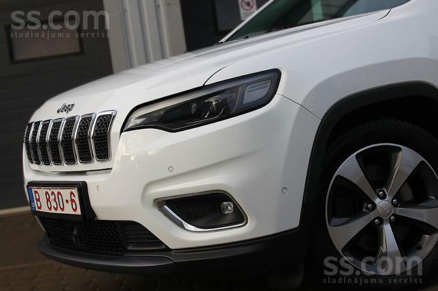 White Jeep Cherokee 2019 in Riga, with an engine capacity of 2.20 L and mileage of 0 thousand km for 15950 €, photo 12 on AUTOMOTO.COM.LV