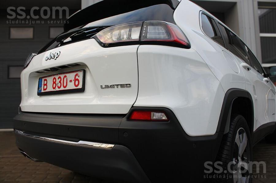 White Jeep Cherokee 2019 in Riga, with an engine capacity of 2.20 L and mileage of 0 thousand km for 15950 €, photo 13 on AUTOMOTO.COM.LV