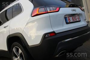 White Jeep Cherokee 2019 in Riga, with an engine capacity of 2.20 L and mileage of 0 thousand km for 15950 €, photo 16 on AUTOMOTO.COM.LV