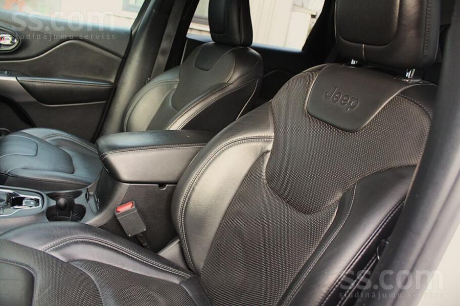 White Jeep Cherokee 2019 in Riga, with an engine capacity of 2.20 L and mileage of 0 thousand km for 15950 €, photo 20 on AUTOMOTO.COM.LV