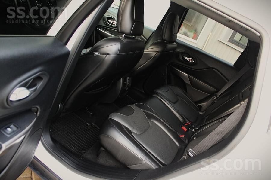 White Jeep Cherokee 2019 in Riga, with an engine capacity of 2.20 L and mileage of 0 thousand km for 15950 €, photo 21 on AUTOMOTO.COM.LV