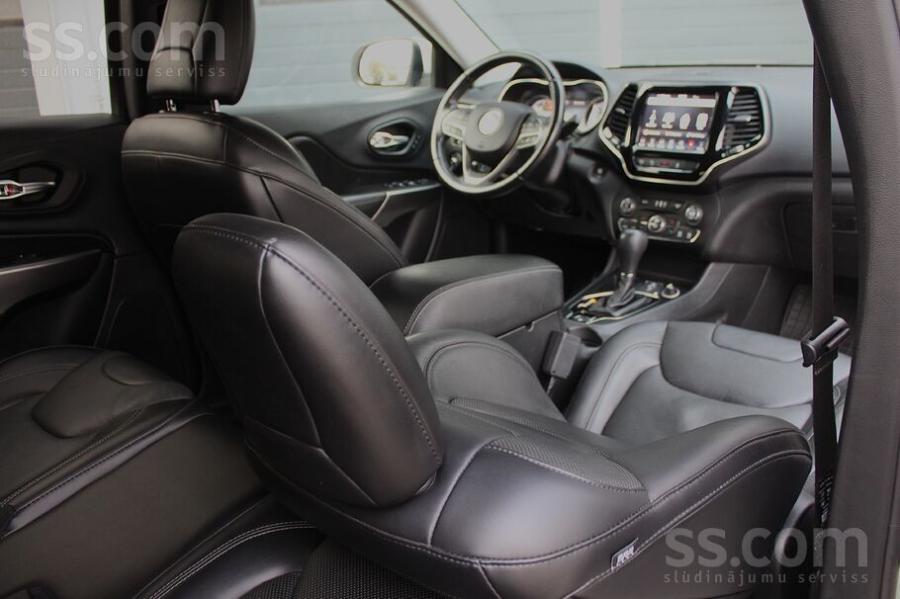 White Jeep Cherokee 2019 in Riga, with an engine capacity of 2.20 L and mileage of 0 thousand km for 15950 €, photo 22 on AUTOMOTO.COM.LV