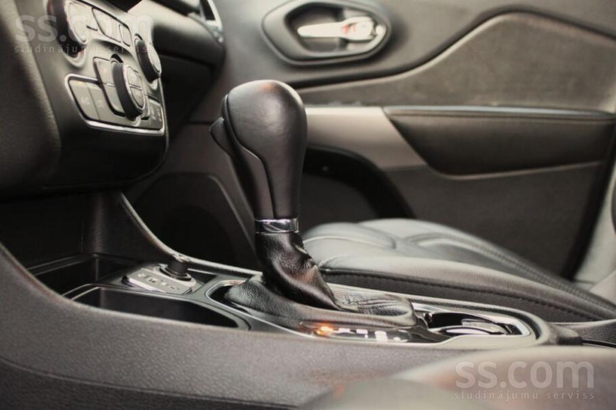 Balts Jeep Cherokee 2019 Rīga, ar dzinēja tilpumu 2.20 L un nobraukumu 0 tūkst. km par 15950 €, foto 19 vietnē AUTOMOTO.COM.LV
