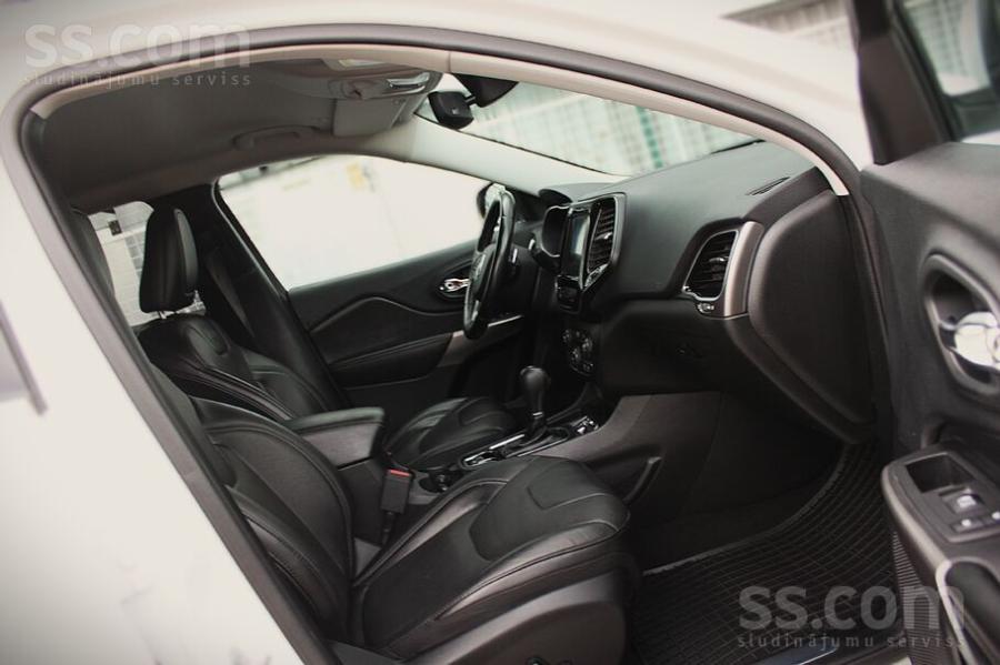 Balts Jeep Cherokee 2019 Rīga, ar dzinēja tilpumu 2.20 L un nobraukumu 0 tūkst. km par 15950 €, foto 24 vietnē AUTOMOTO.COM.LV