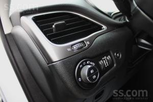 Balts Jeep Cherokee 2019 Rīga, ar dzinēja tilpumu 2.20 L un nobraukumu 0 tūkst. km par 15950 €, foto 32 vietnē AUTOMOTO.COM.LV
