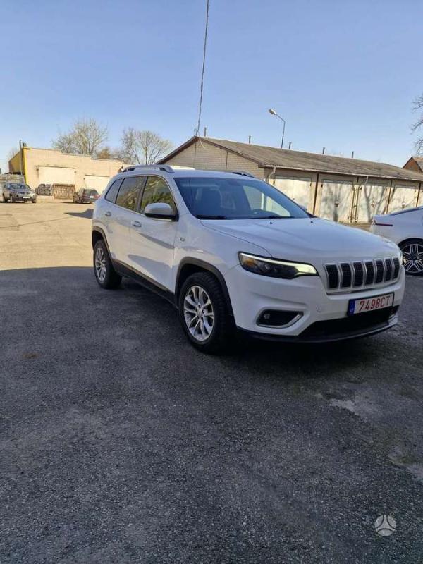 Balts Jeep Cherokee 2019 Panevēža, ar dzinēja tilpumu 2.40 L un nobraukumu 68 tūkst. km par 10000 €, foto 1 vietnē AUTOMOTO.COM.LV