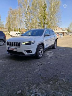 White Jeep Cherokee 2019 in Panevezys, with an engine capacity of 2.40 L and mileage of 68 thousand km for 10000 €, photo 3 on AUTOMOTO.COM.LV