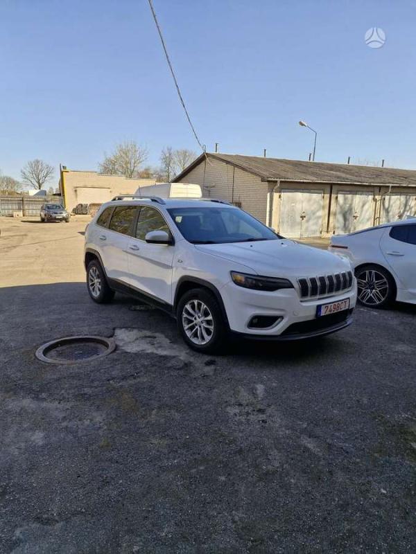 Balts Jeep Cherokee 2019 Panevēža, ar dzinēja tilpumu 2.40 L un nobraukumu 68 tūkst. km par 10000 €, foto 3 vietnē AUTOMOTO.COM.LV