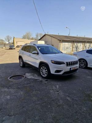 White Jeep Cherokee 2019 in Panevezys, with an engine capacity of 2.40 L and mileage of 68 thousand km for 10000 €, photo 4 on AUTOMOTO.COM.LV