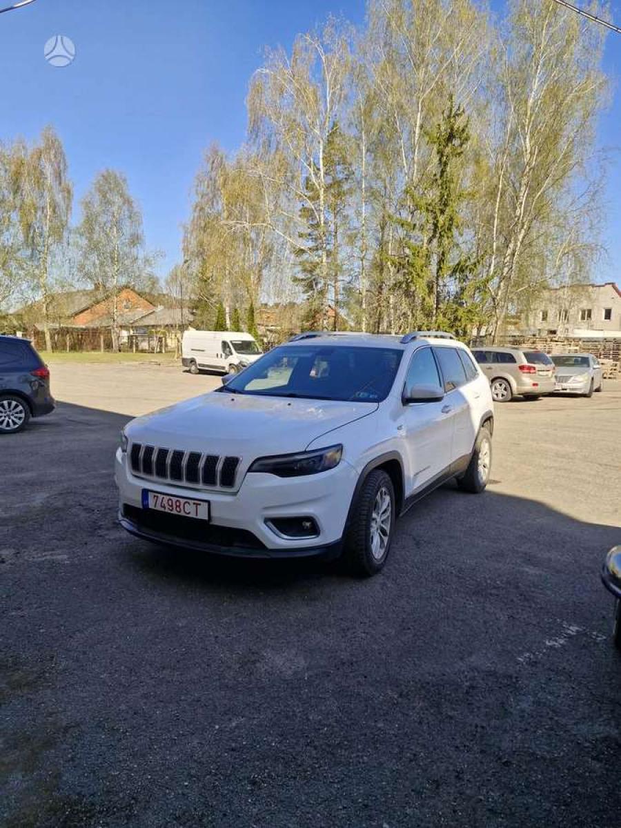 White Jeep Cherokee 2019 in Panevezys, with an engine capacity of 2.40 L and mileage of 68 thousand km for 10000 €, photo 5 on AUTOMOTO.COM.LV