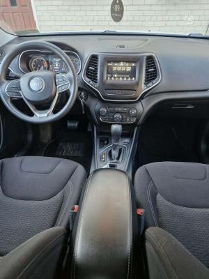 White Jeep Cherokee 2019 in Panevezys, with an engine capacity of 2.40 L and mileage of 68 thousand km for 10000 €, photo 9 on AUTOMOTO.COM.LV